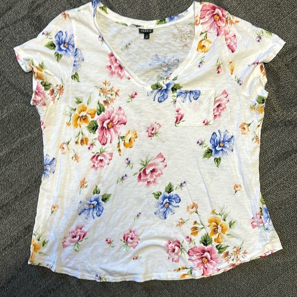 torrid | Tops | Torrid Used White Floral 3x Tee Shirt | Poshmark